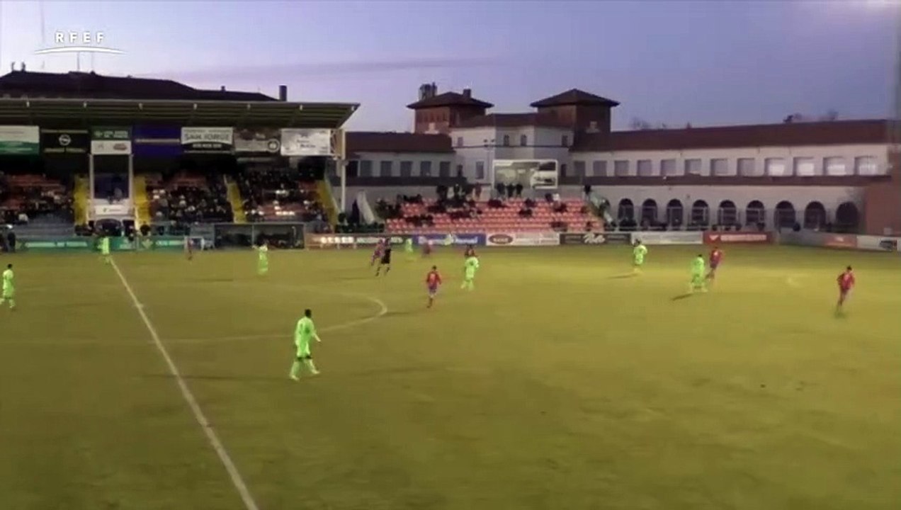 Golazo de Álex Blesa, jugador del Atlético Levante, frente al CD Teruel ...
