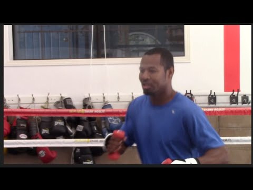 SHANE MOSLEY MEDIA WORKOUT WITH TRAINER 'HANDS OF STONE' ROBERTO DURAN ...