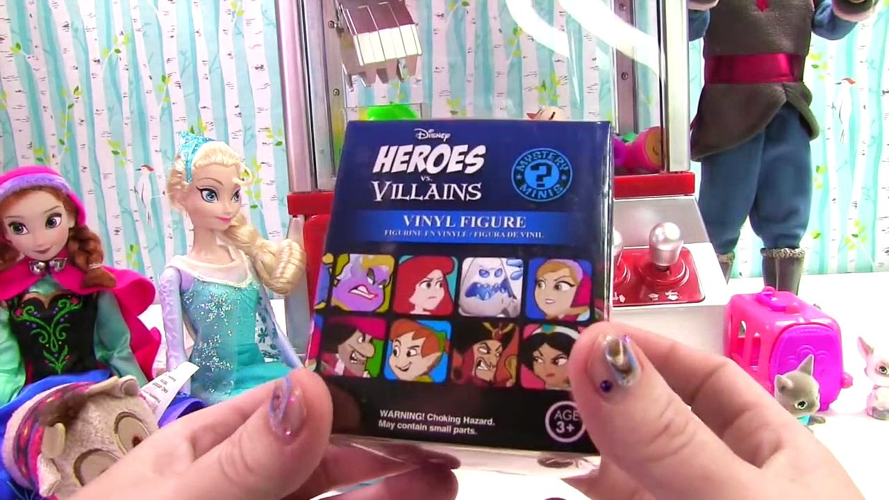 Disney Frozen Anna Elsa Play the Claw Machine for Toys! - Vidéo Dailymotion