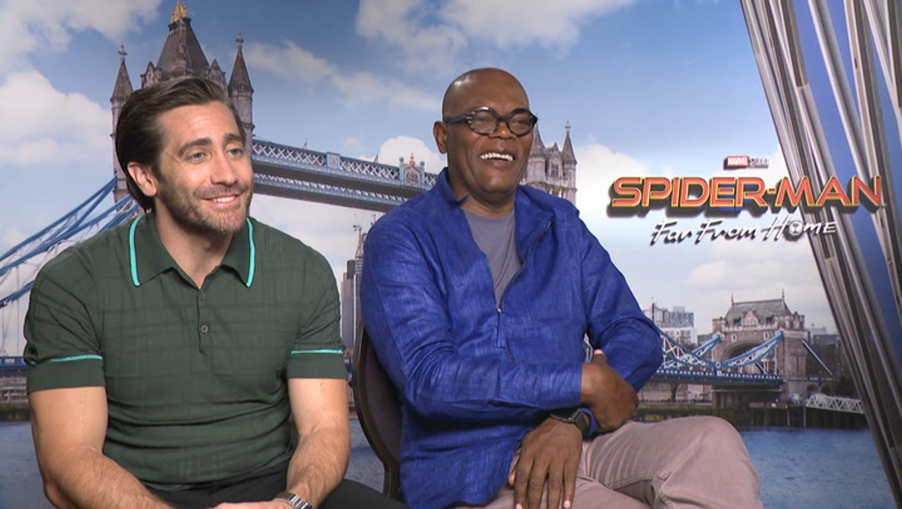 Jake Gyllenhaal and Samuel L. Jackson Debate Capes in Superhero Movies ...