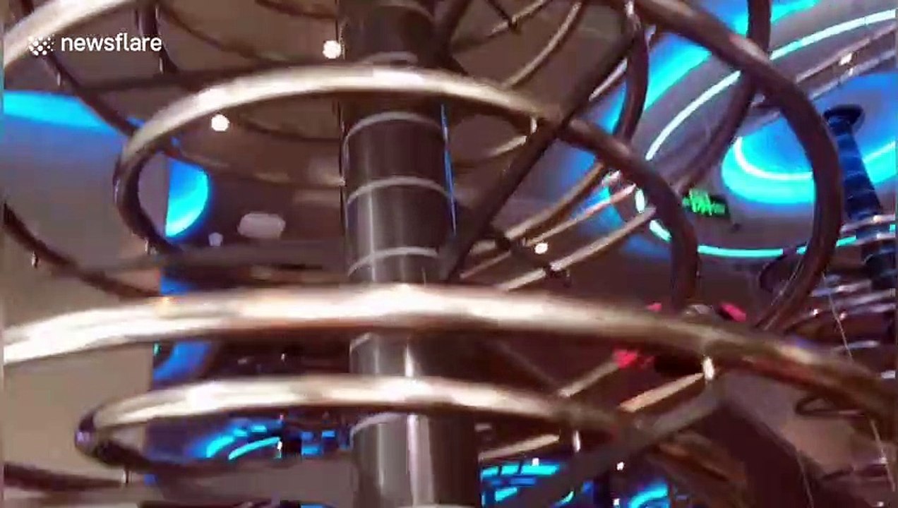 Dishes served via spiral slides at China's Spacelab restaurant - video ...