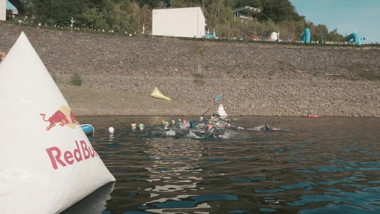 Huy: Emeline Parmentier participe au triathlon - Vidéo Dailymotion