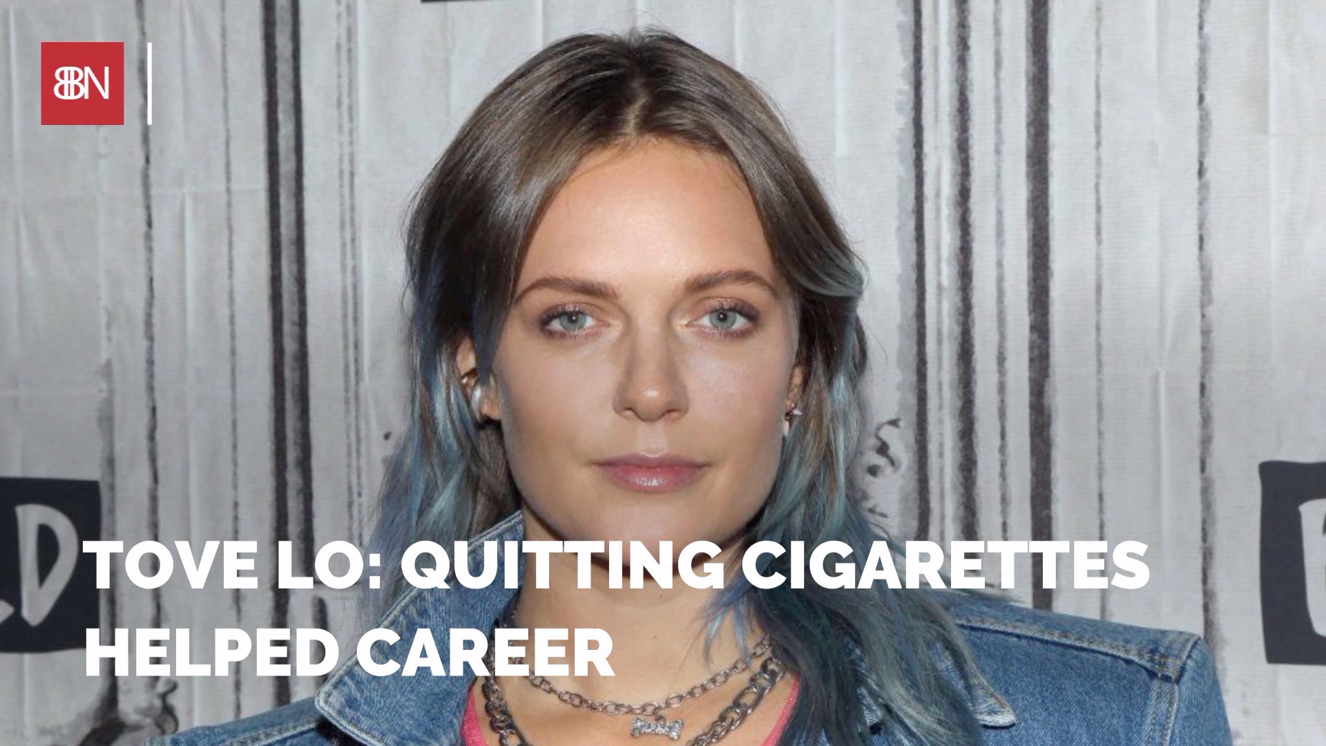 Demi Lovato Smoking Cigarettes