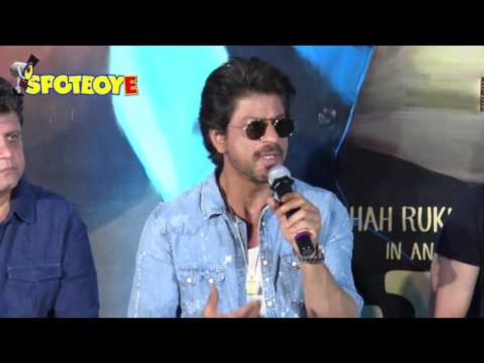 Shahrukh Khan Reveals his Gold Locket that has his Parents Inside at ...