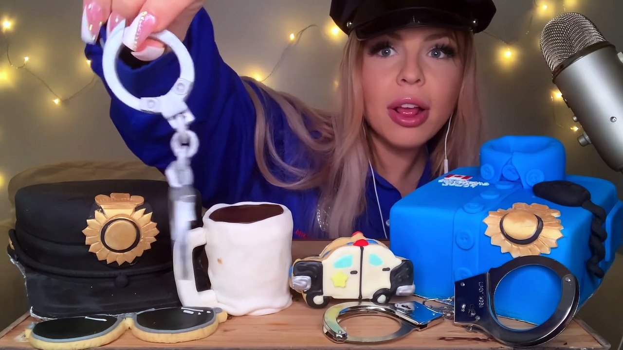 ASMR EDIBLE HANDCUFFS, POLICE HAT, WALKIE TALKIE, POLICE CAR SANDWICH ...
