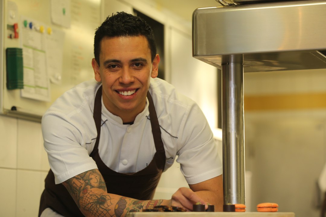 Naïn Gamboa, chef de partie en charge de la pâtisserie à la Maison ...