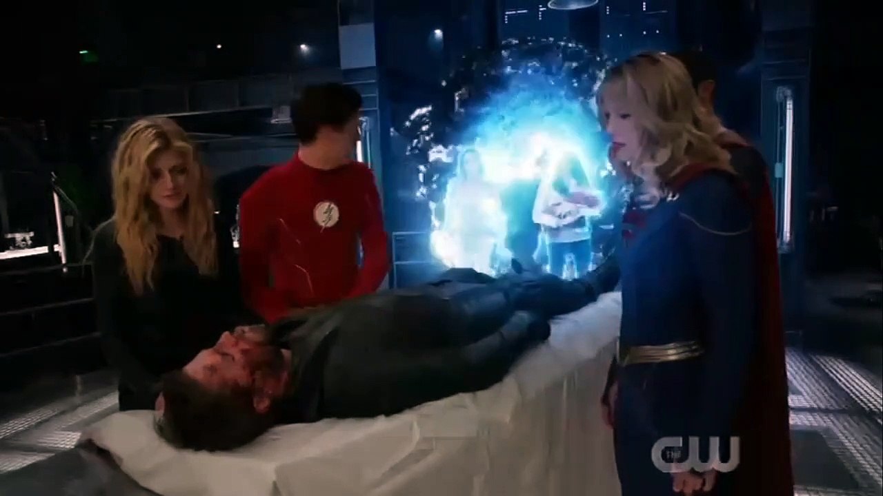 Arrow : Oliver Queen death scene - Crisis on Infinite Earths - Vidéo ...