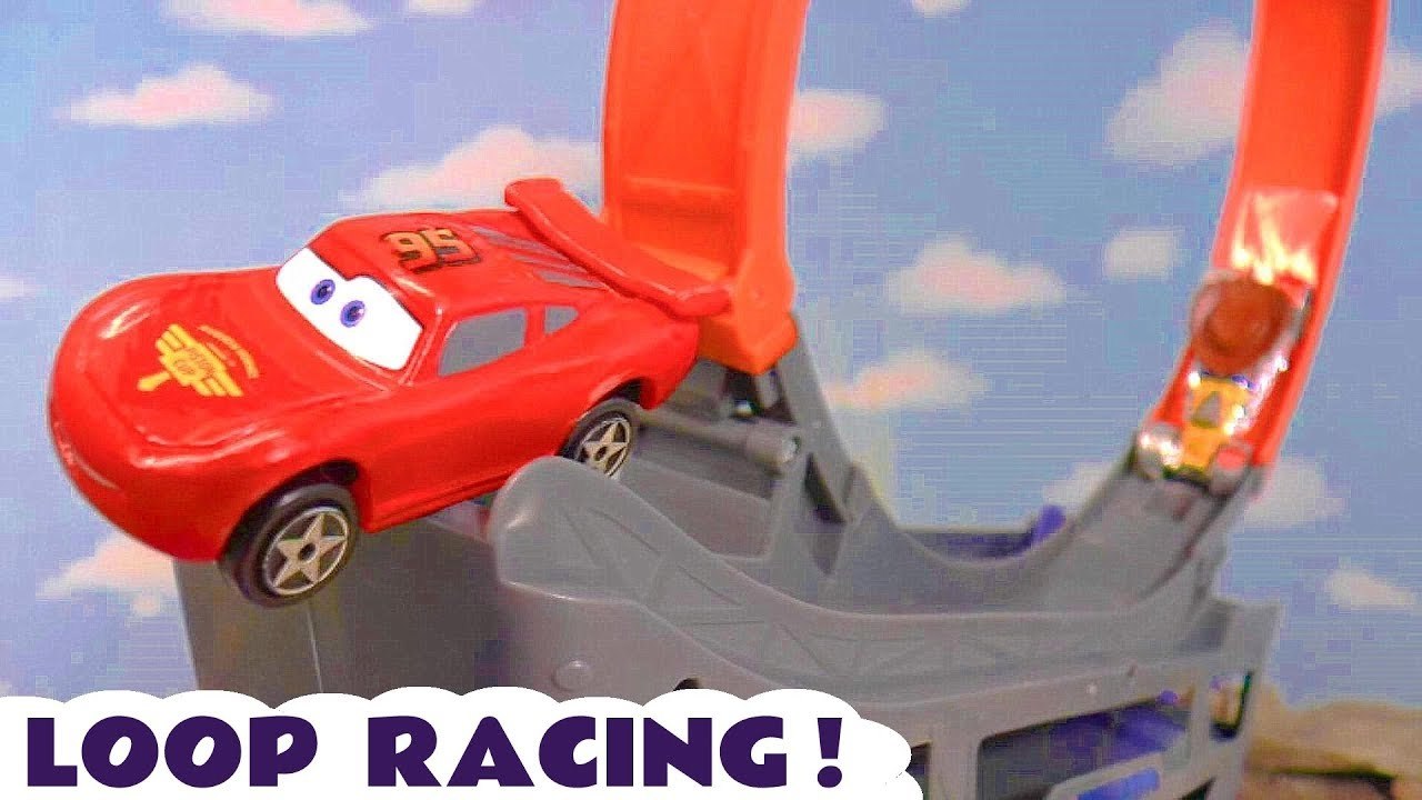 Disney Pixar Cars 3 McQueen Loop Racing Funlings Race vs Hot Wheels Toy ...