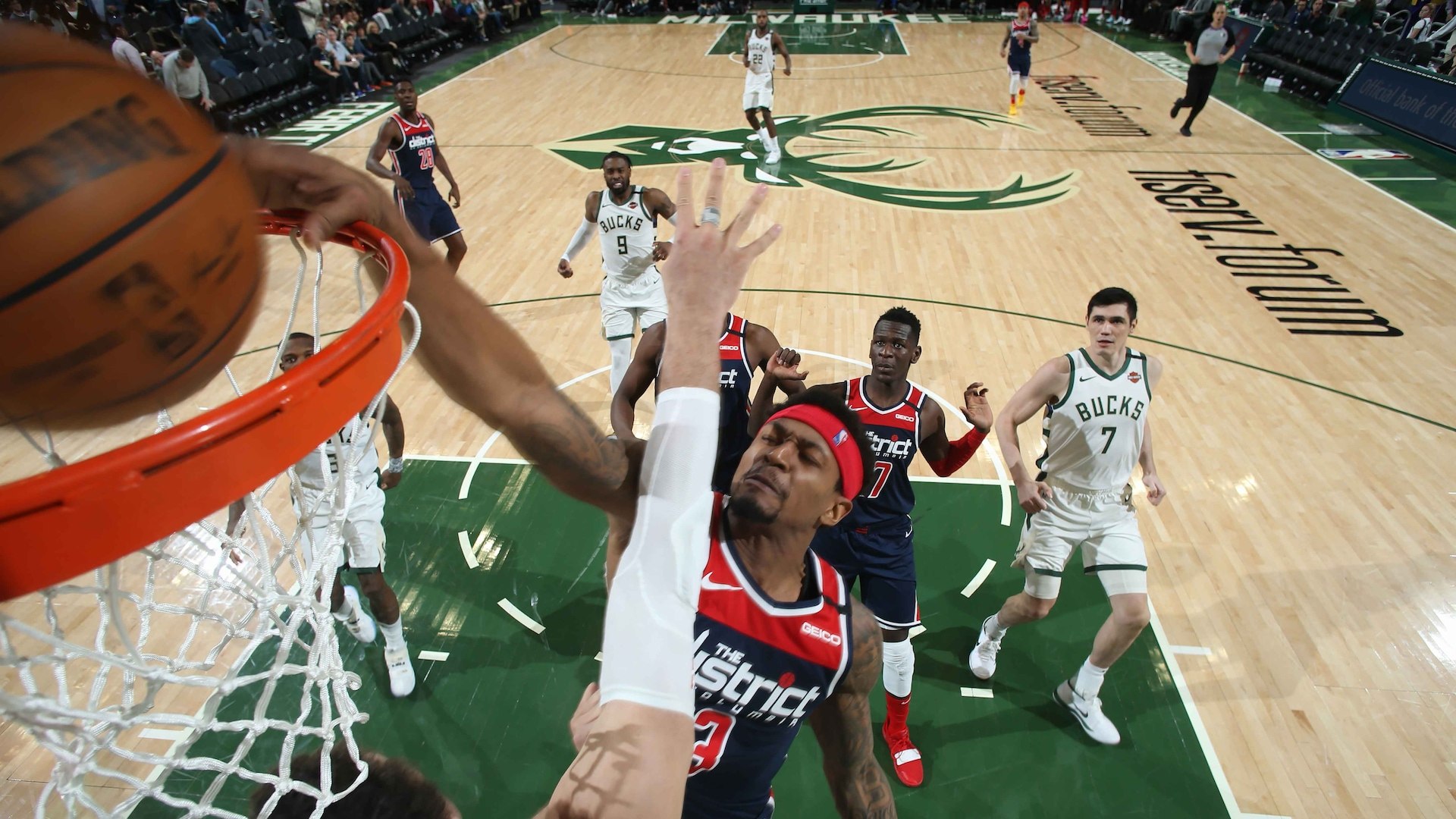 NBA : Beal met Lopez sur le poster dans le Top | beIN SPORTS