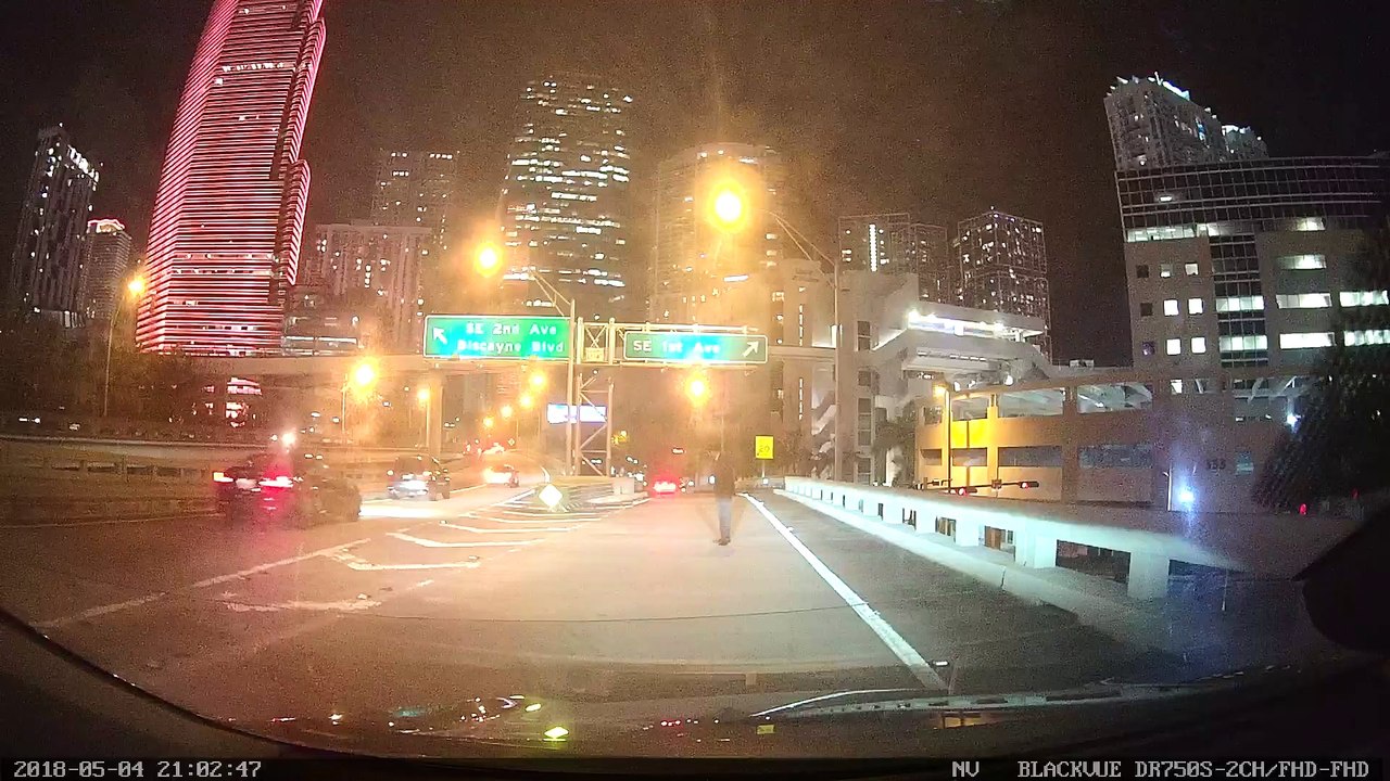 Strange Man Blocking Busy Freeway Exit - video Dailymotion