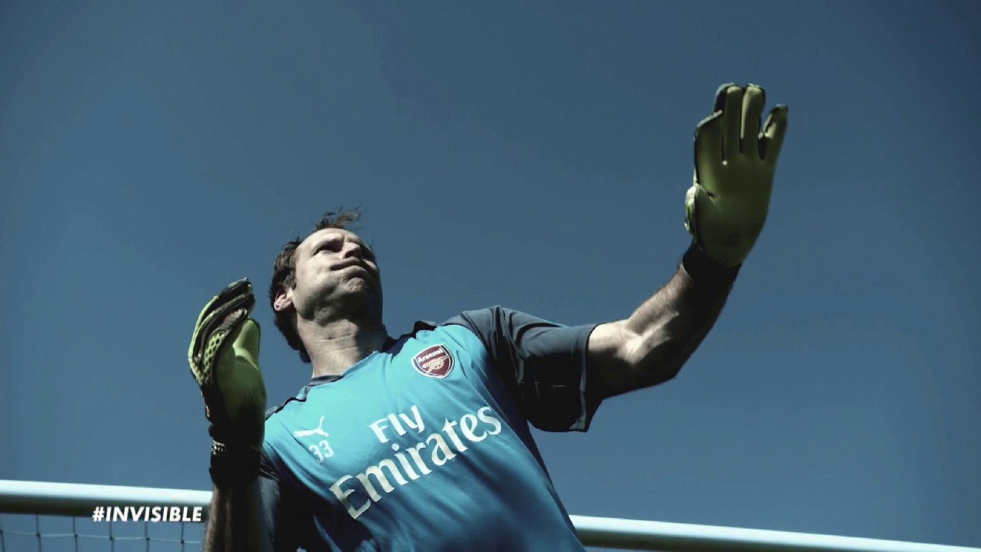 Invisible - Football : l'arrêt main opposée avec Petr Cech