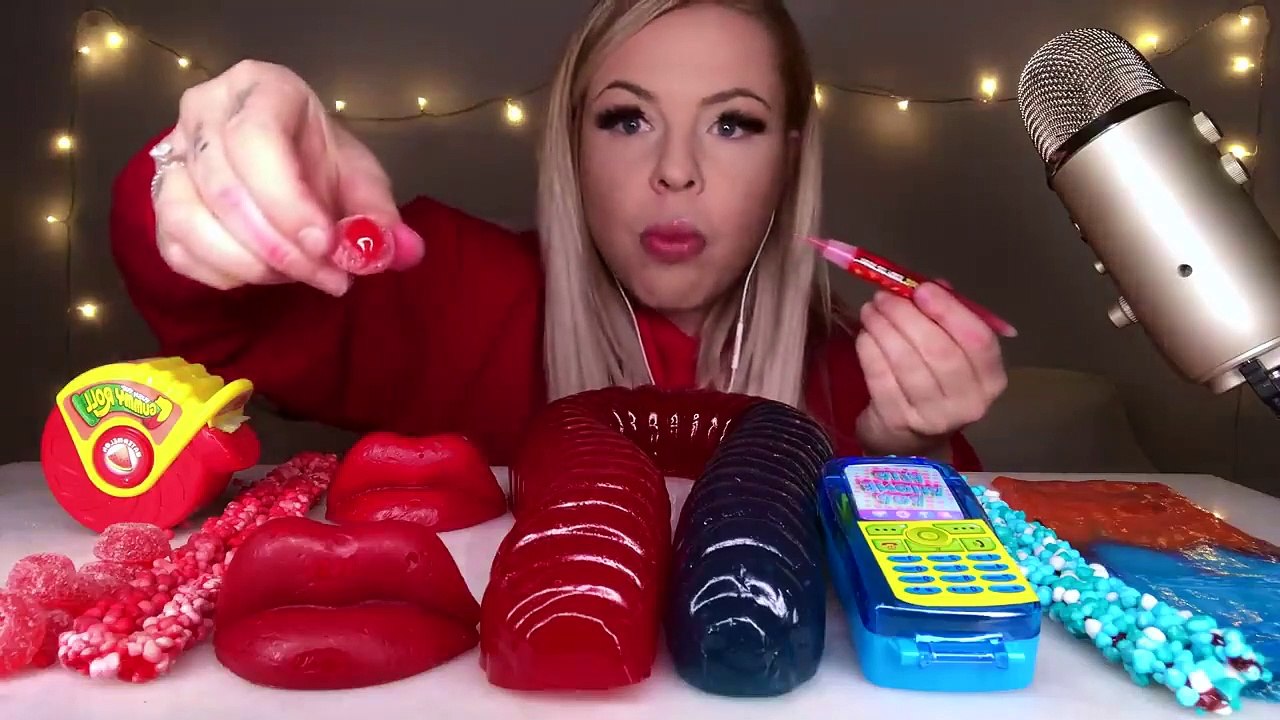 ASMR RED FOOD VS BLUE FOOD, GIANT GUMMY WORM, SOUR CANDY, WAX LIPS ...