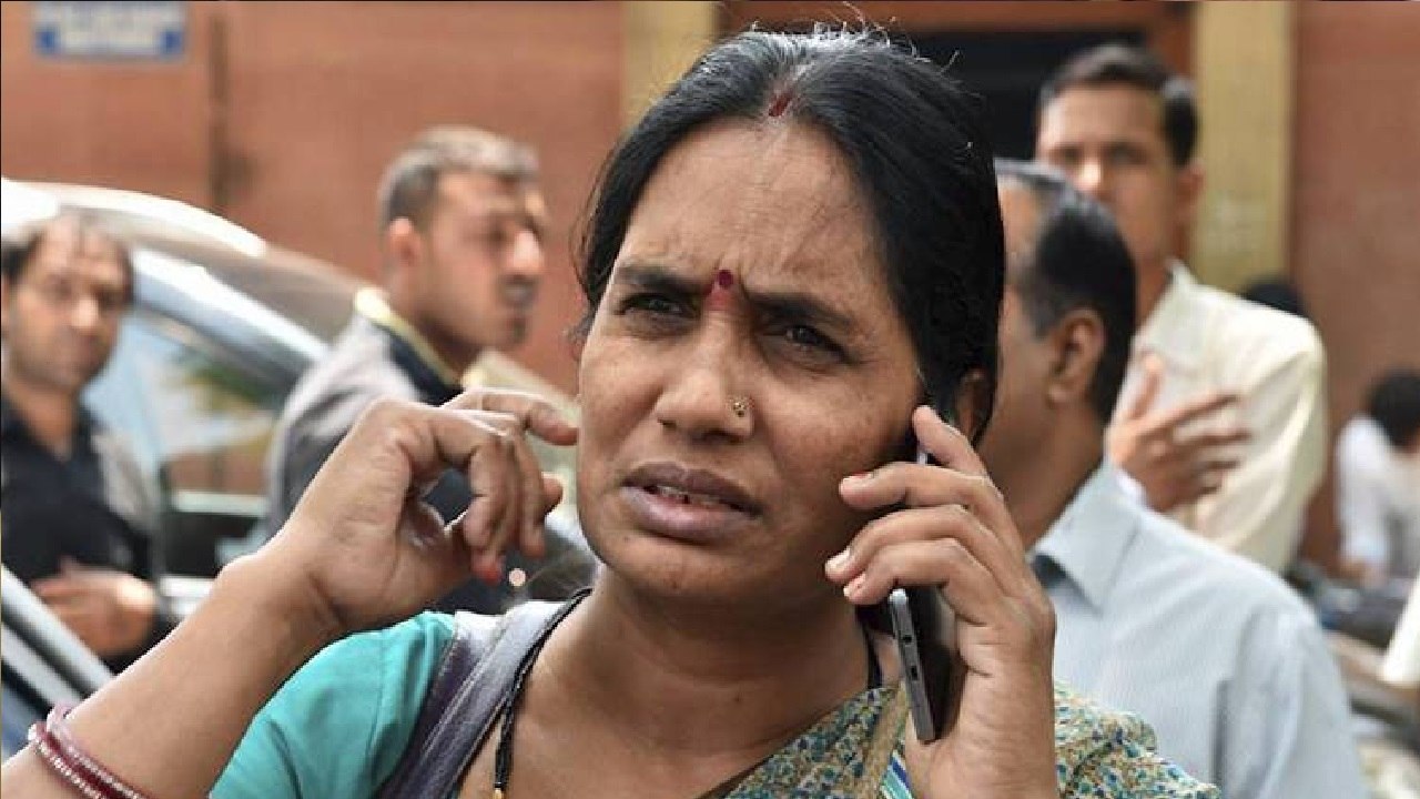 Char Baje 40 Khabar: Blame Game Between BJP, AAP Over Nirbhaya Case ...