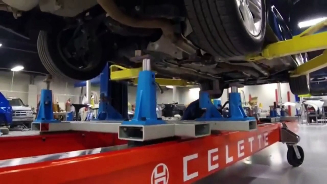 FRAME MACHINE CELETTE SEVENNE XL BEING USED WITH UNIVERSAL JIG AND ...