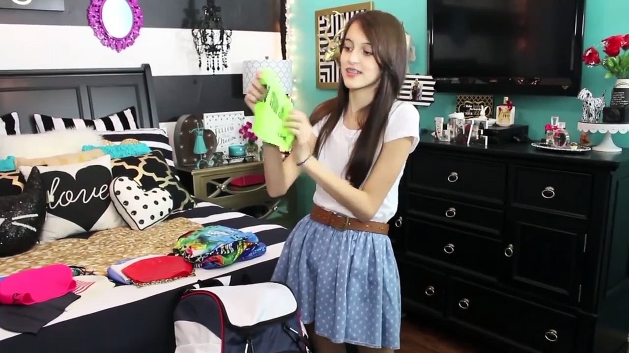 What's in Kaelyn's Swim Bag? - video Dailymotion