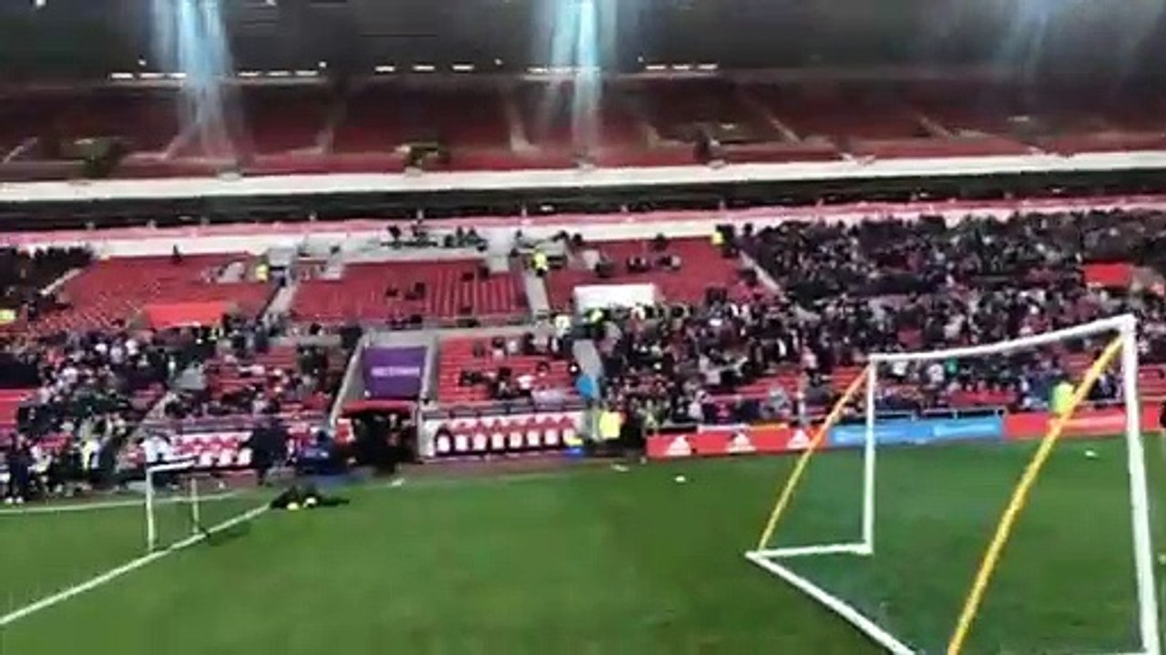 Ashton Thompson dancing at the Stadium of Light - video Dailymotion