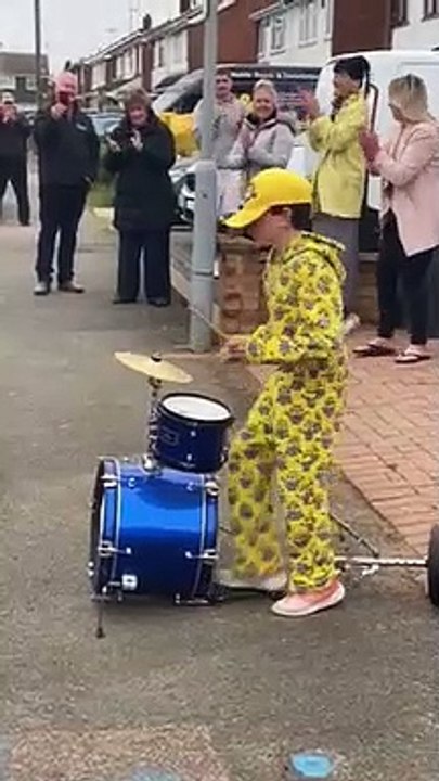 Taylor Tappin plays for NHS heroes - video Dailymotion