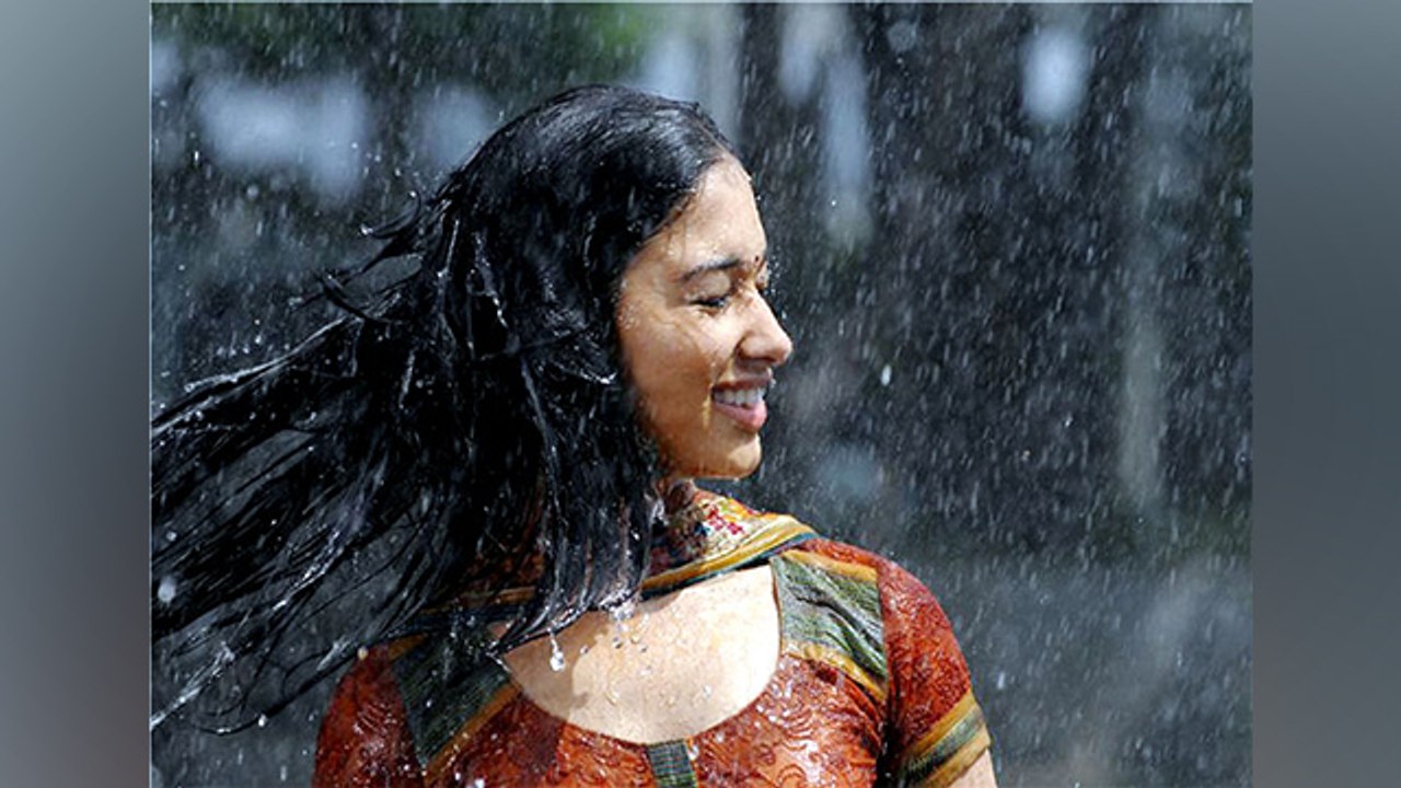 Rain Water Benefits: बारिश के पानी के फायदे | Benefits of bathing in ...