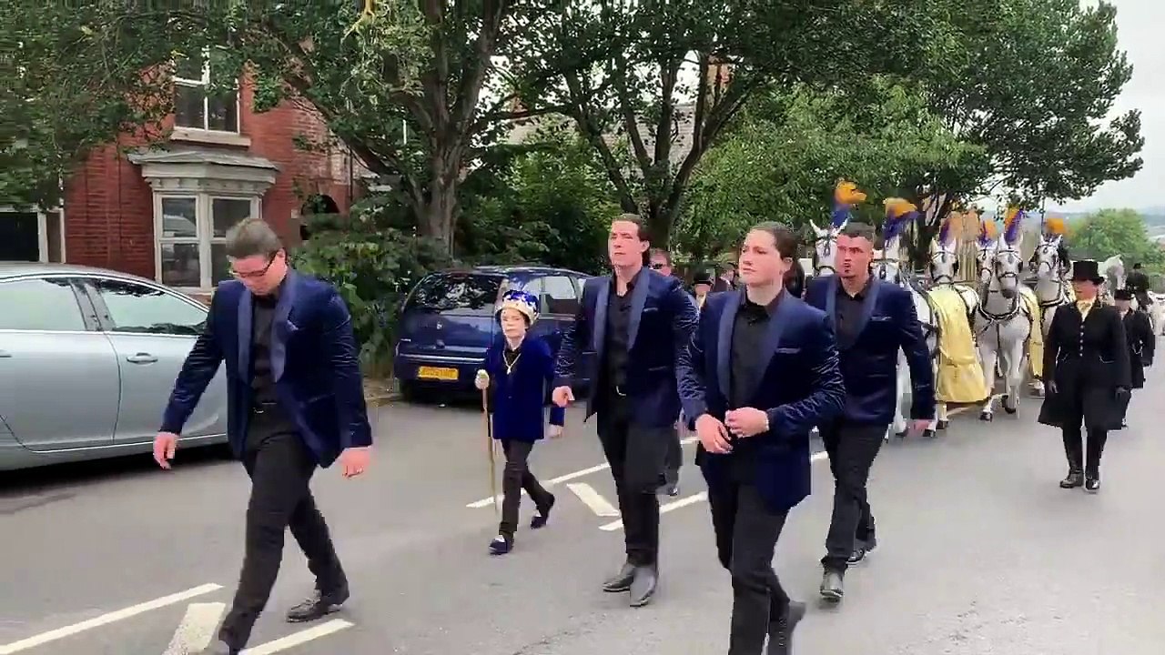 Funeral of 'King of Sheffield' Willy Collins takes place - video ...