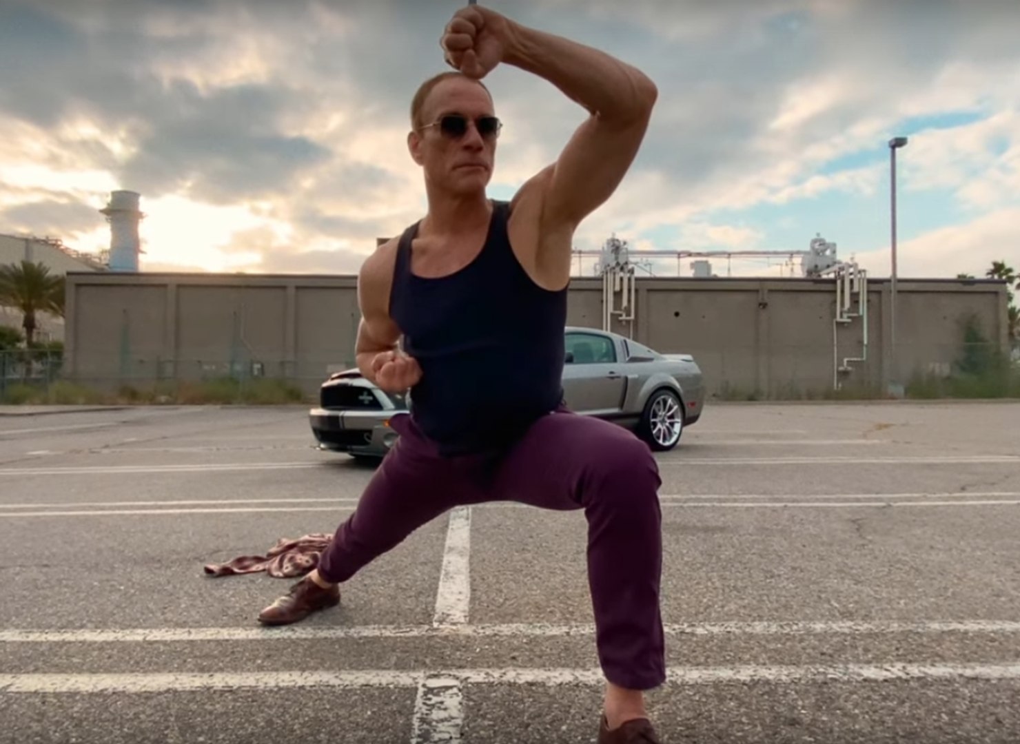 Jean Claude Van Damme Divide La Volvo Jean Claude Van Damme Splits For