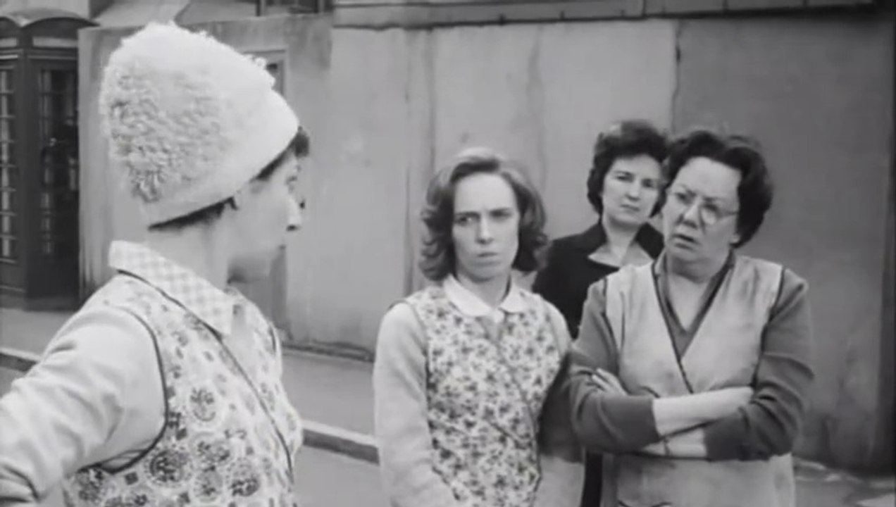 Ladies Who Do (1/2) Peggy Mount ~ Robert Morley ~ Harry H. Corbett ...