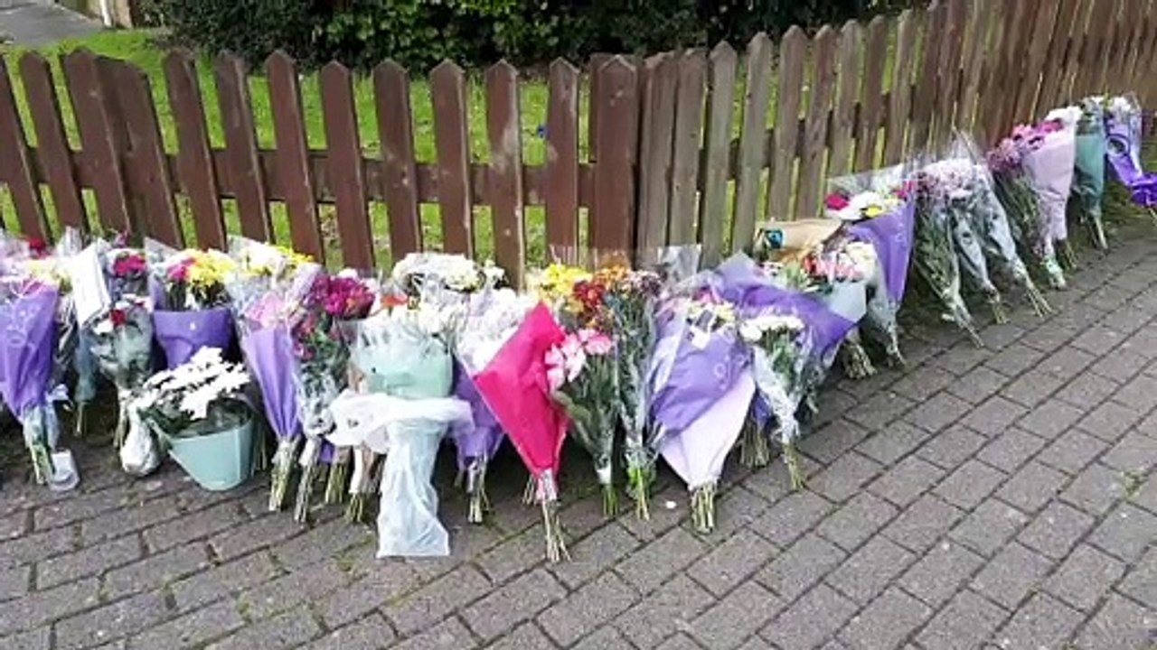 Corby, Rayon Pennycook floral tributes - video Dailymotion
