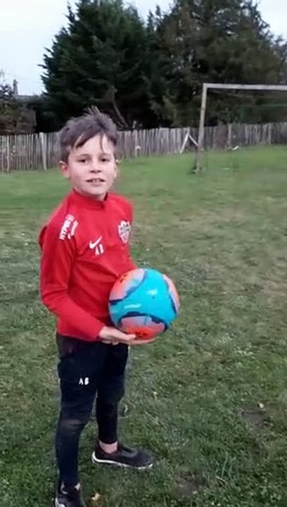 Battle Jonglage PAFC Inside: Arthur BERTIN U11 - Vidéo Dailymotion