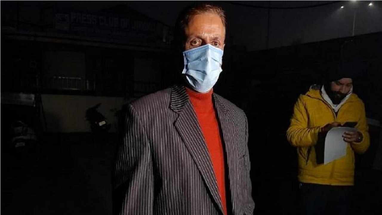 Shehla Rashid’s father alleges death threat from daughter - video ...