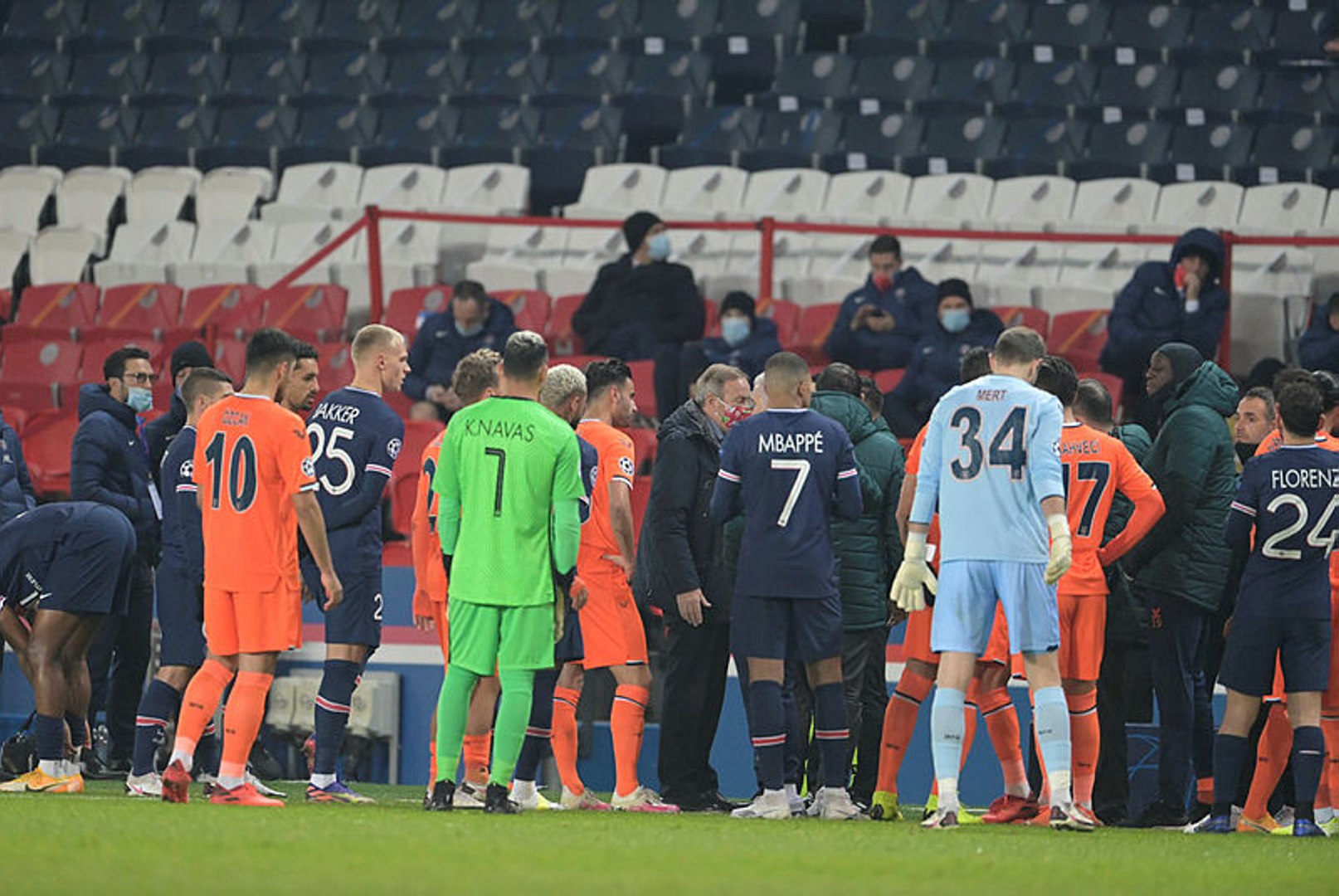 Ce que l'on sait de l'incident raciste lors de PSG-Basaksehir - Foot - C1