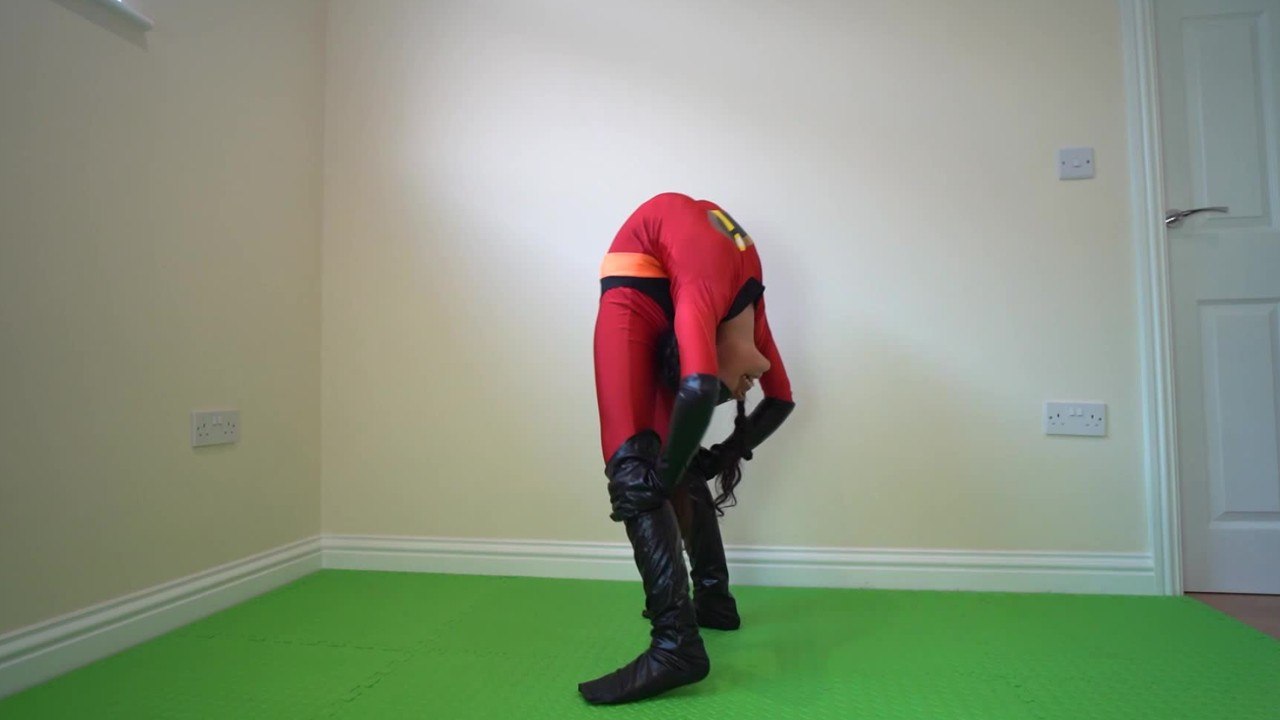 Conoce a Liberty Barros, la niña que puede doblar su cuerpo como ...