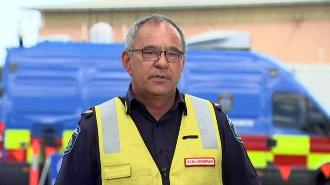 Gingin fire downgraded to Watch and Act status - video Dailymotion