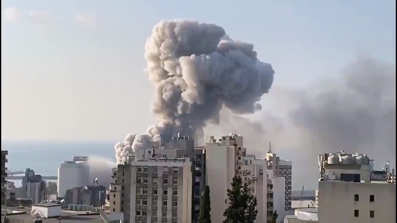 Unseen video footage - Powerful Beirut Lebanon Explosion on August 4 ...
