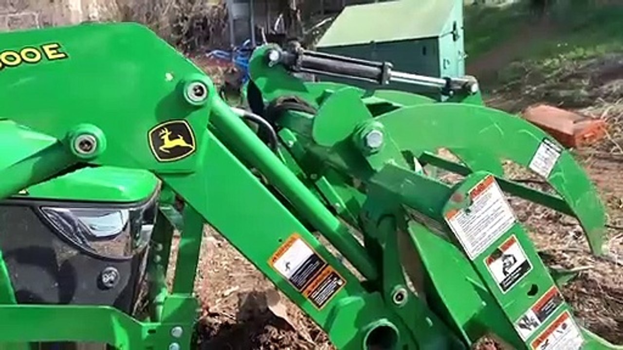 John Deere Root Grapple AV20 Review - video Dailymotion