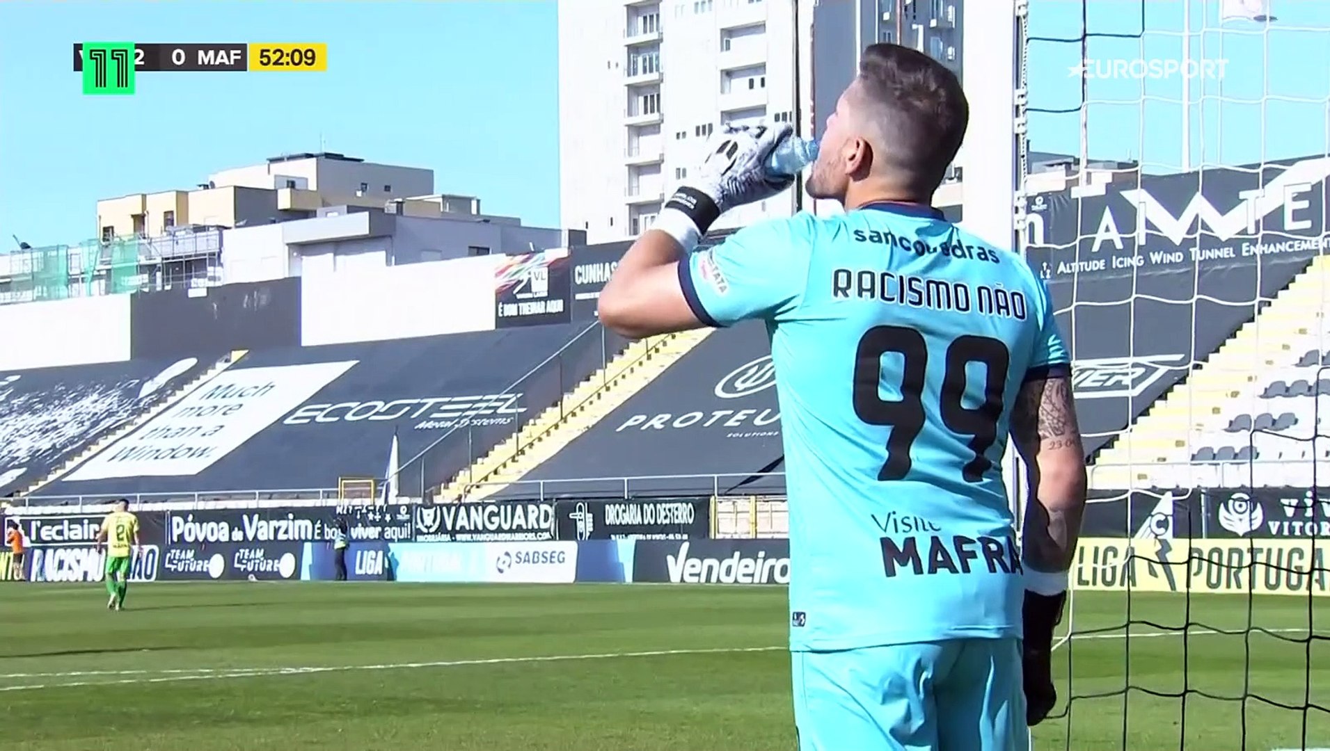 Un dégagement anodin... et le gardien inscrit un but incroyable