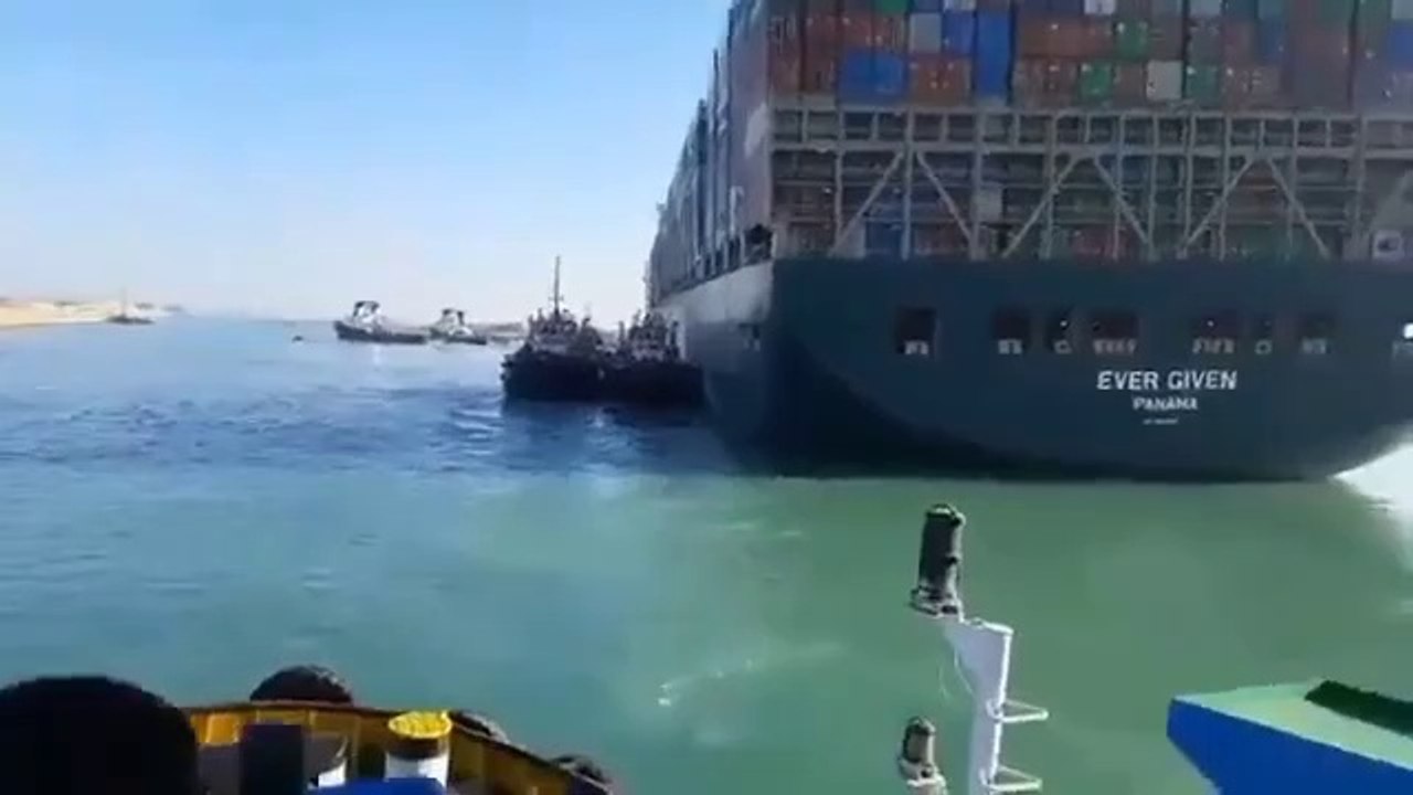 Cargo ship EVERGREEN stuck in Suez Canal, blocking traffic! Now Ever ...