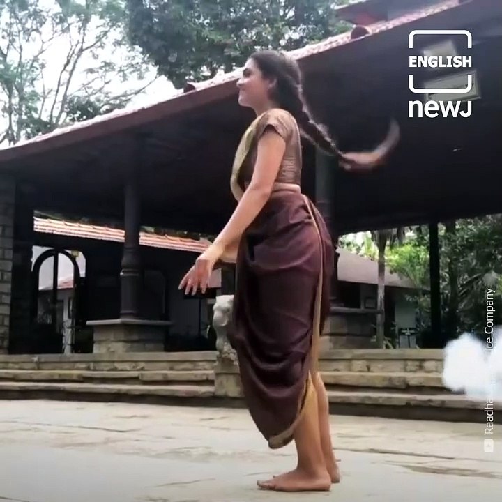 Dancer Rukmini Vijayakumar's Daily Yoga Routine In Saree Goes Viral ...