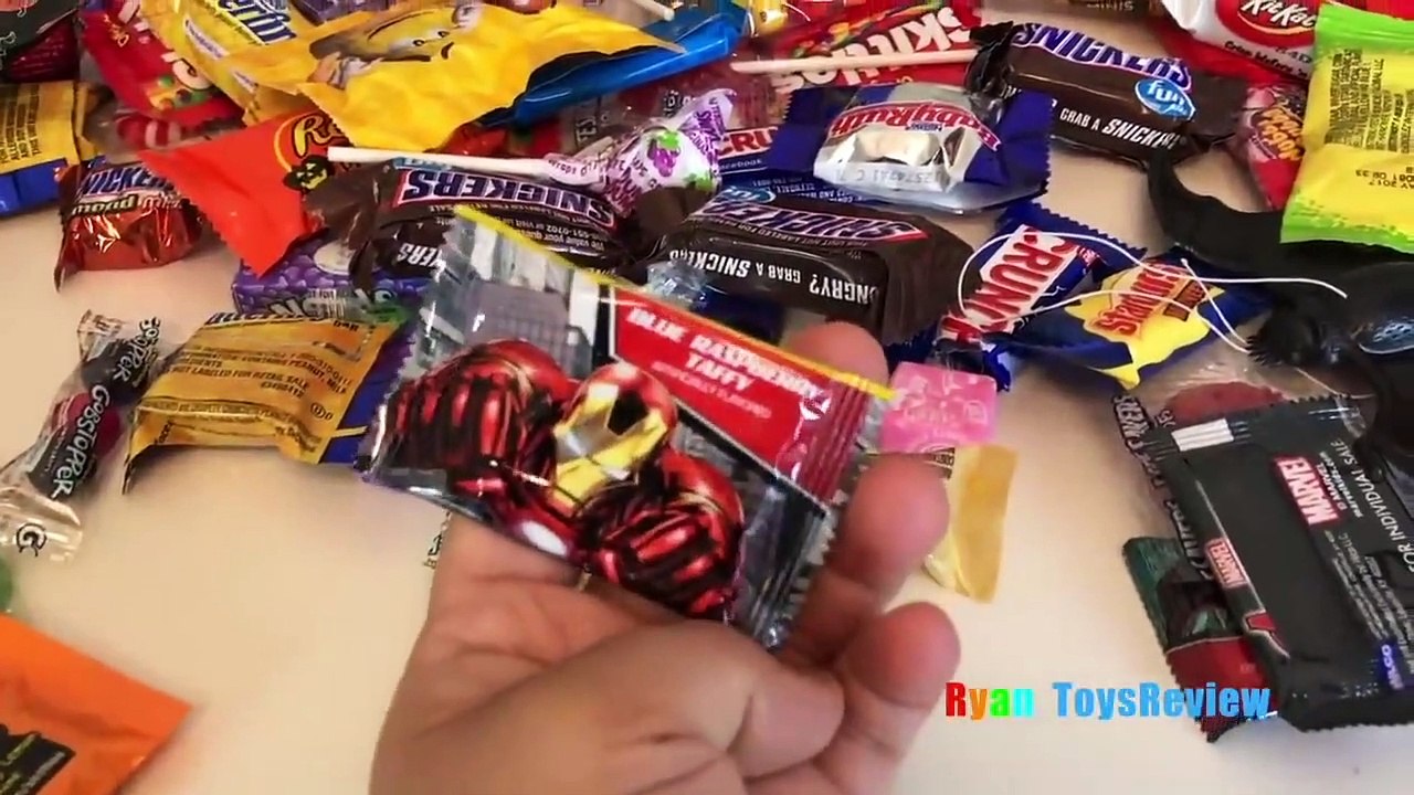Halloween Trick Or Treat Candy Haul And Surprise Toys!!!! - video ...