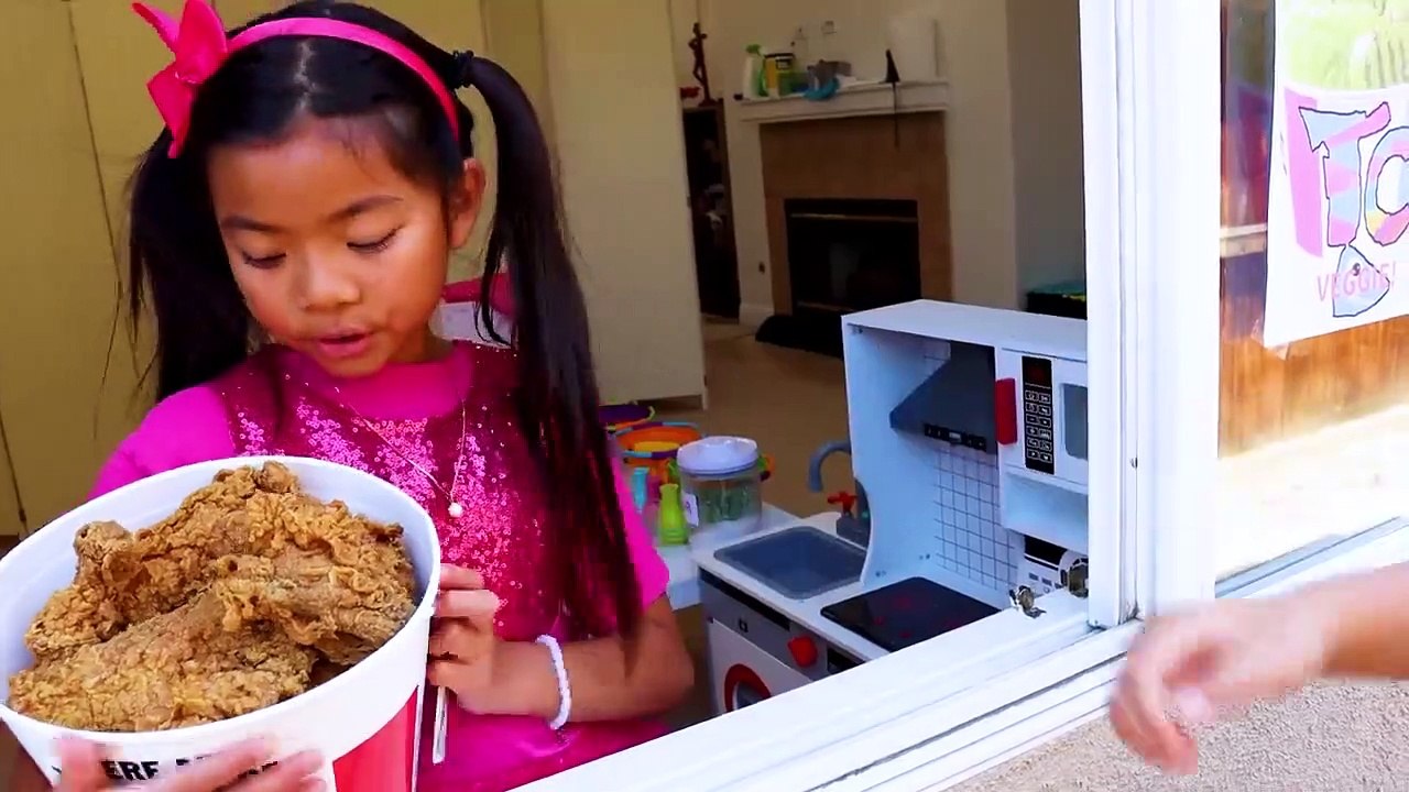 Emma Pretend Play Fried Chicken Drive Thru With Food Toys For Kids ...