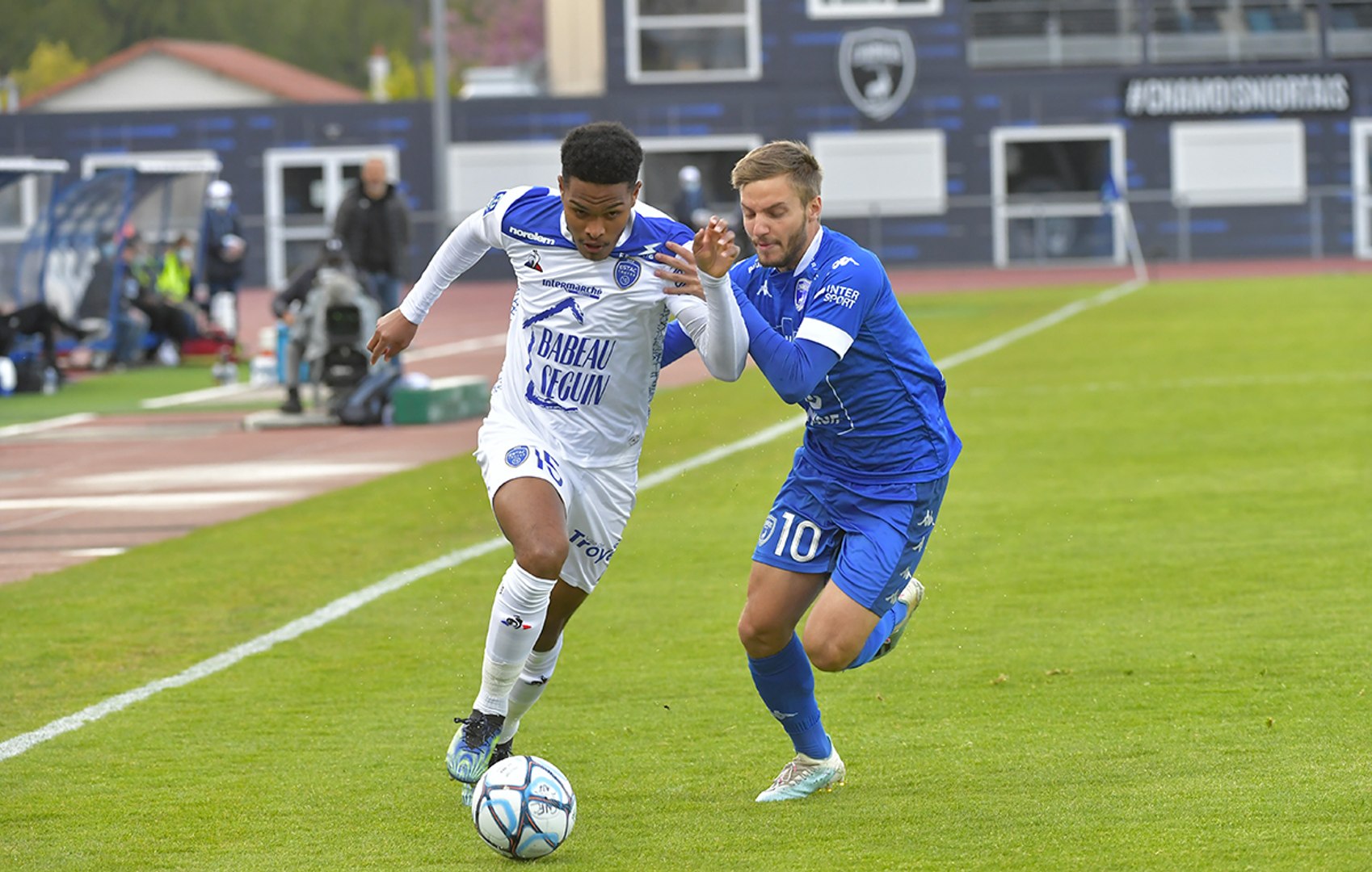 Niort 0-3 ESTAC Résumé du match