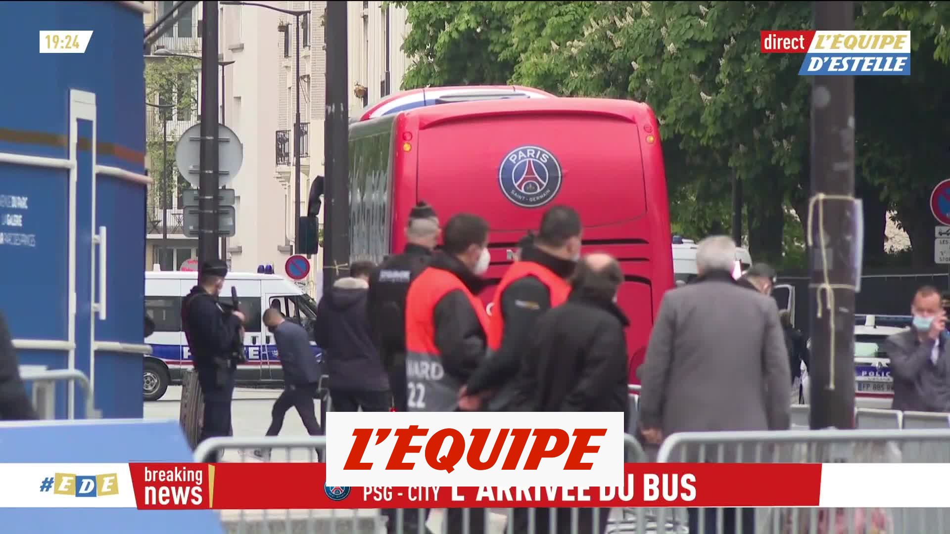 Le car des joueurs du PSG arrive au Parc - Foot - C1 - PSG