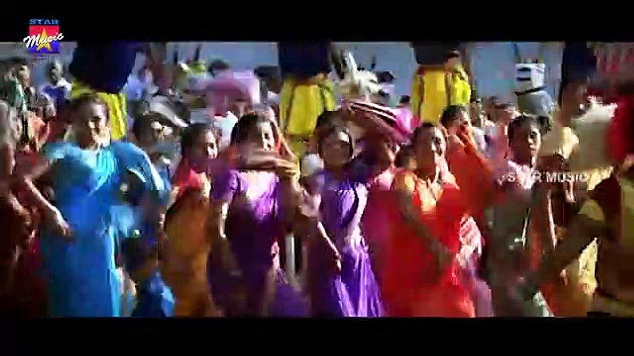 Sillunu_Oru_Kadhal_Tamil_Movie_Songs_|_Kummi_Adi_Song_|_Suriya_ ...