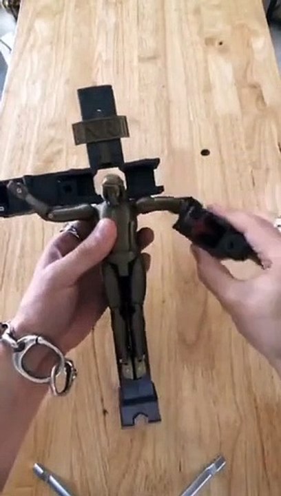 Un robot transformer Jésus Mecha Christ - Vidéo Dailymotion