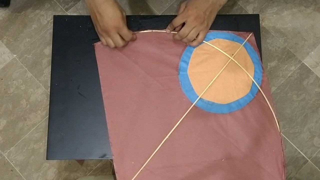 Indian Fighter Kite Making & kite flying tutorial - video Dailymotion