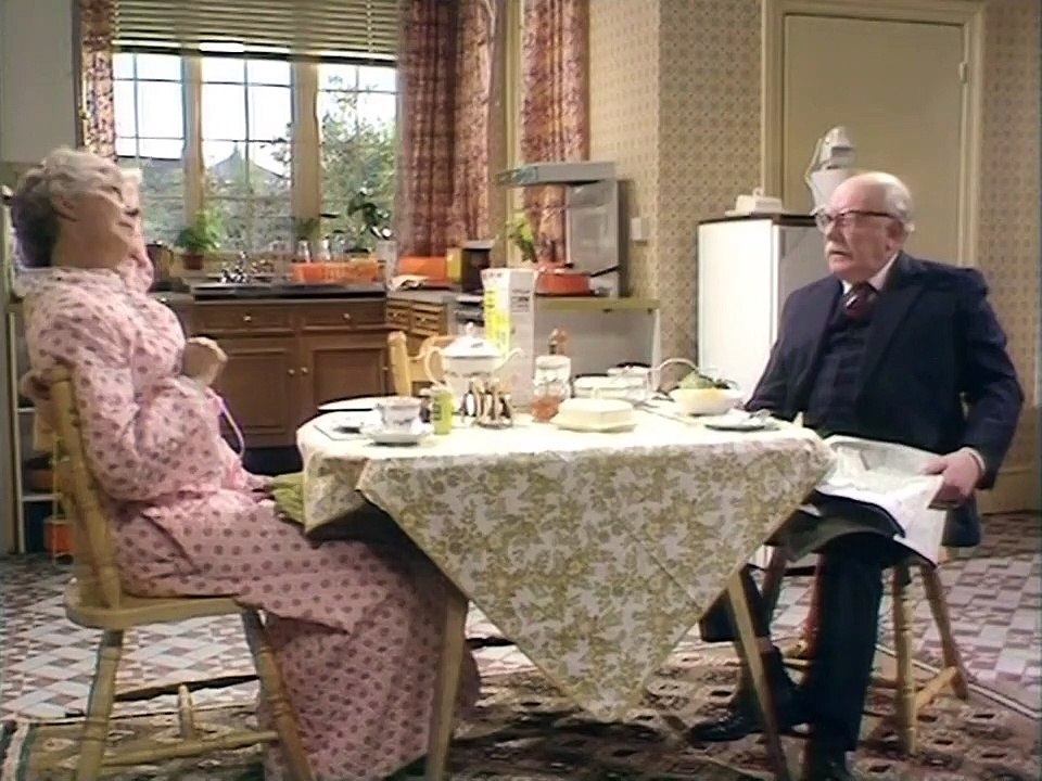 Potter (Starring Arthur Lowe) - Series 1 - Episode 1 - video Dailymotion