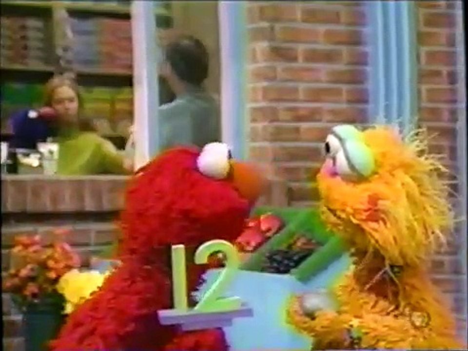 Sesame Street - Rocco Makes Elmo Go Berserk - video Dailymotion