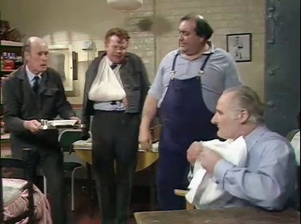 Porridge (Hit British Classic Sitcom) == S3 E1 A Storm in a Teacup ...