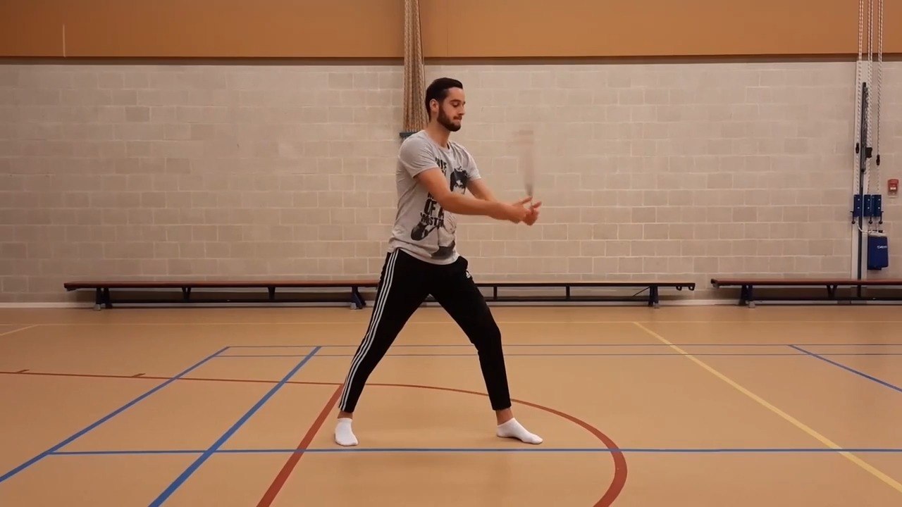 Guy Shows Off Amazing Nunchuck Wielding Skills - video Dailymotion