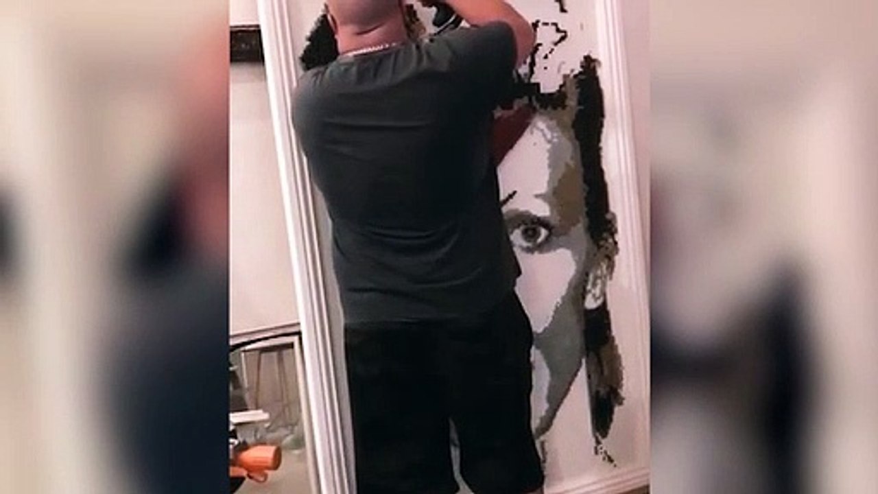 Darren Timby working on his David Bowie screw art piece - video Dailymotion