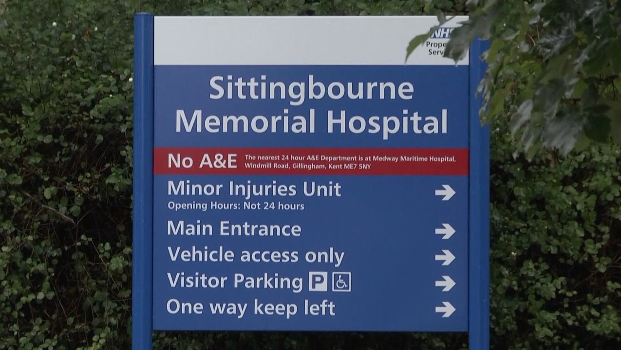 Police rush to arrest knifeman at Sittingbourne hospital - video ...