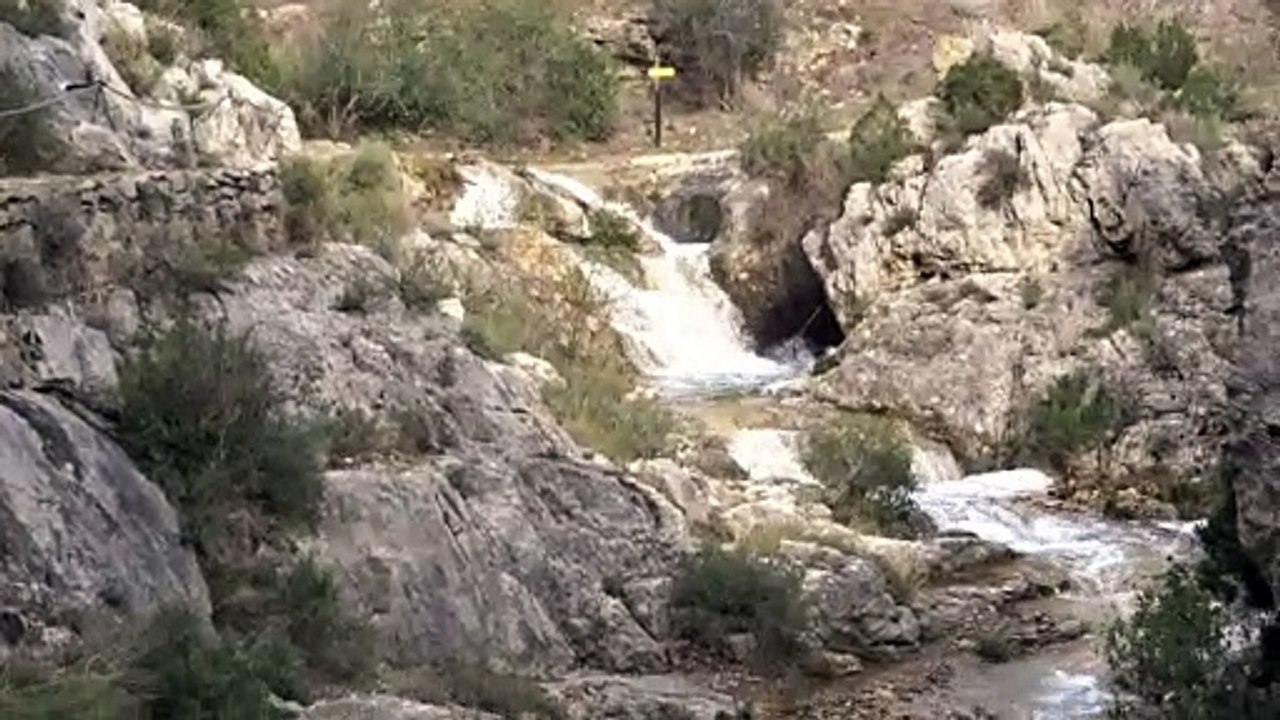 La Goutine coule en cascades - Vidéo Dailymotion